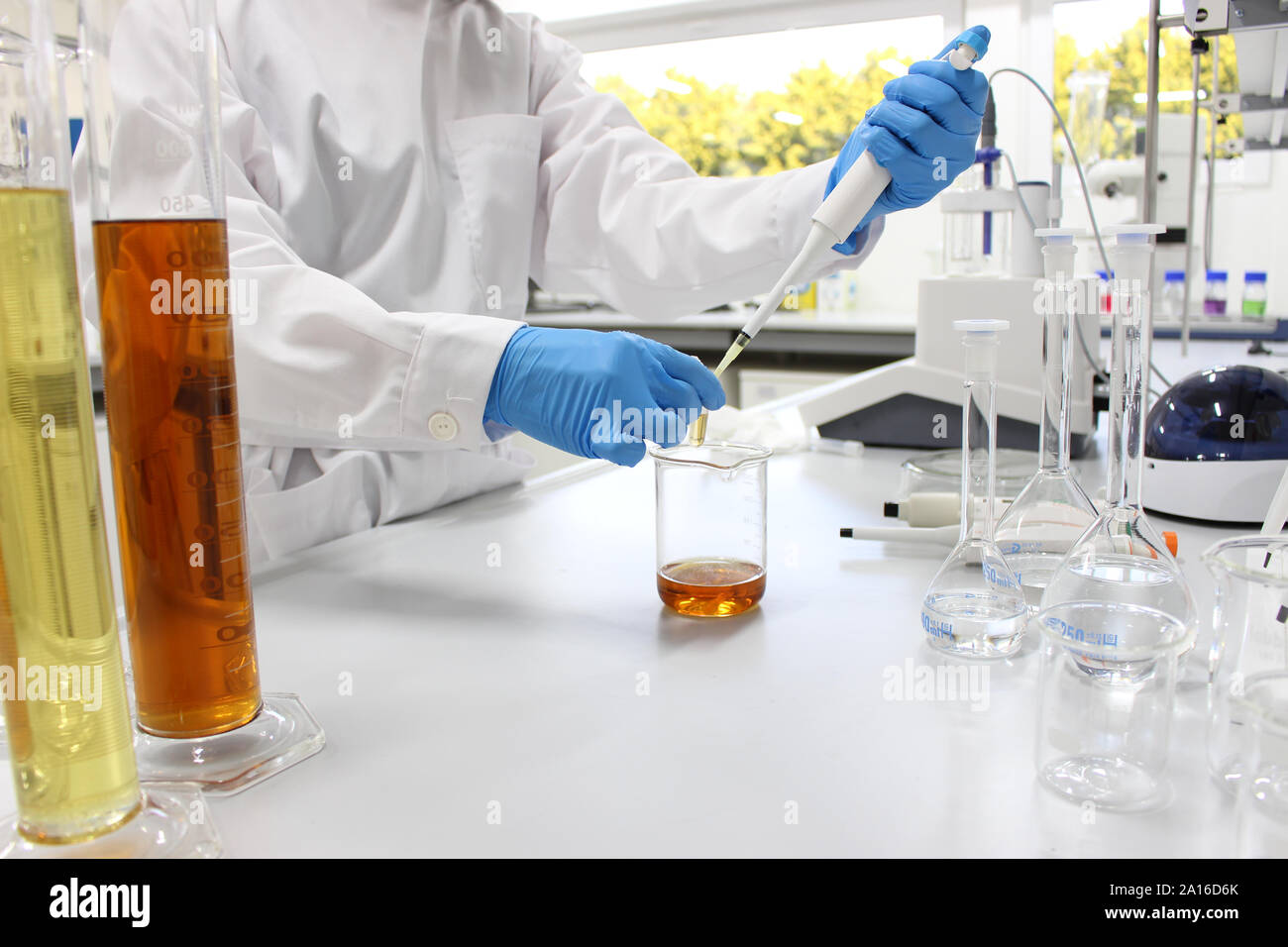 Lab work hi-res stock photography and images - Alamy