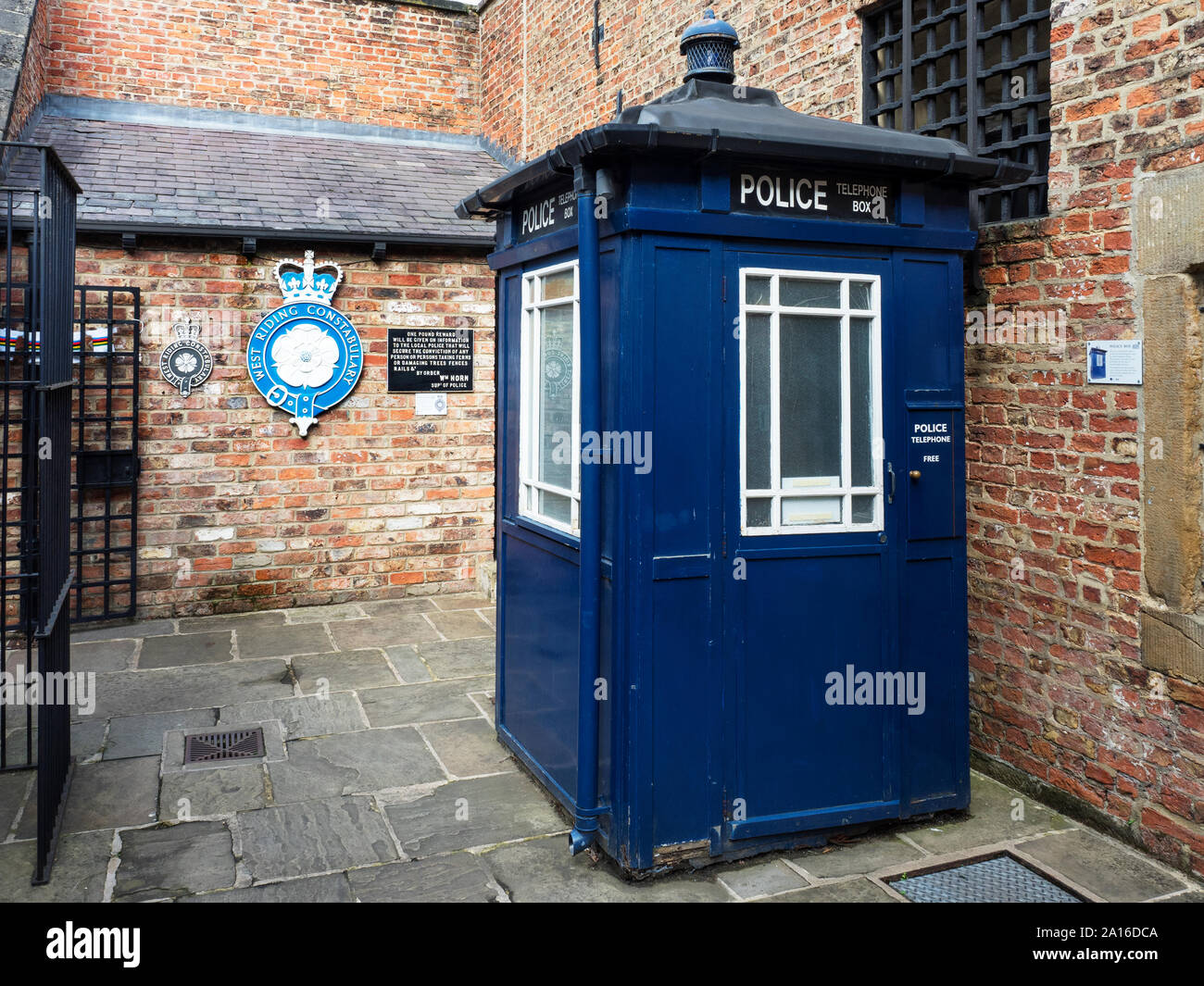 Red Police Box High Resolution Stock Photography and Images - Alamy