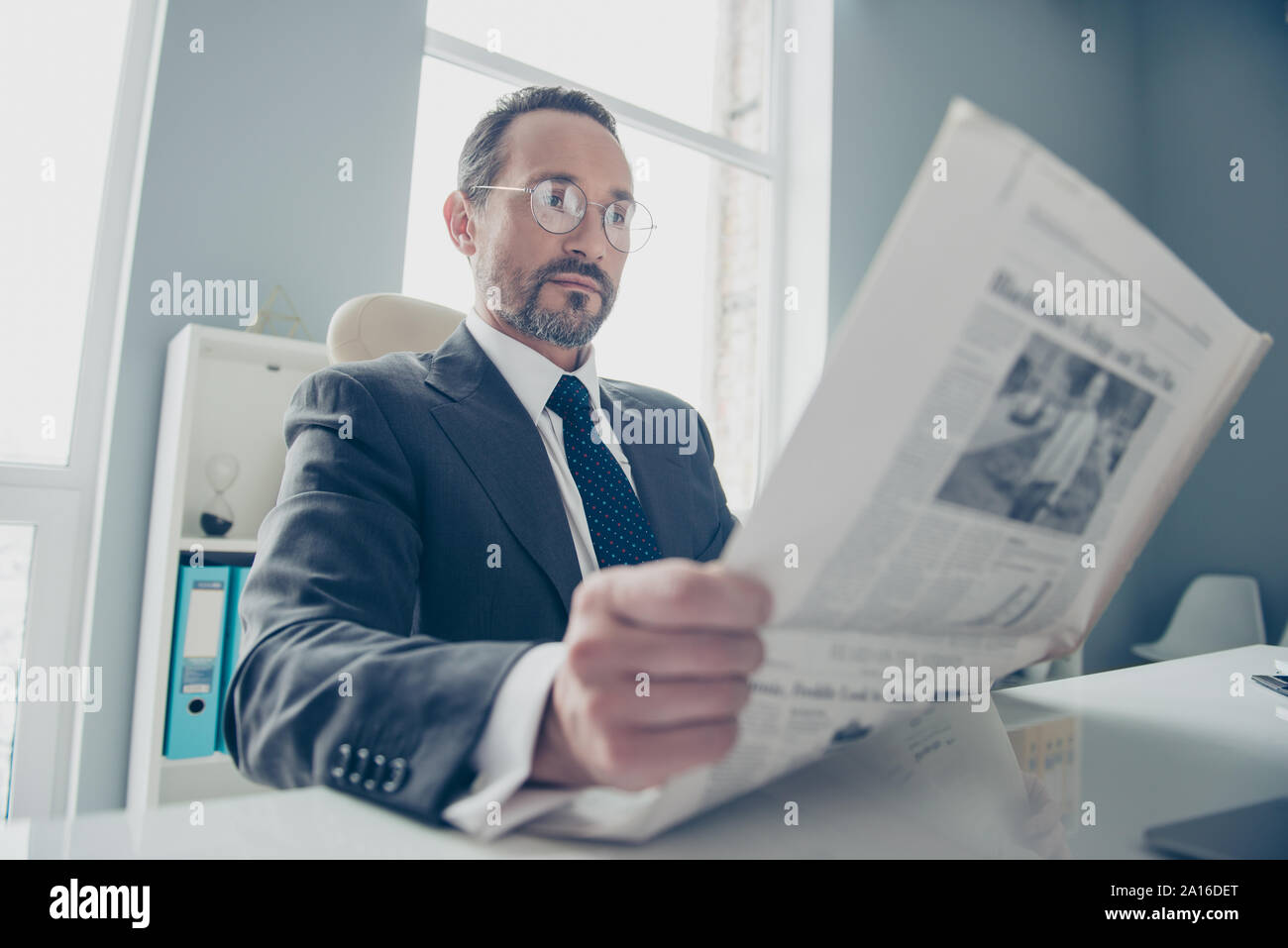 Man wearing suit in profile hi-res stock photography and images - Alamy