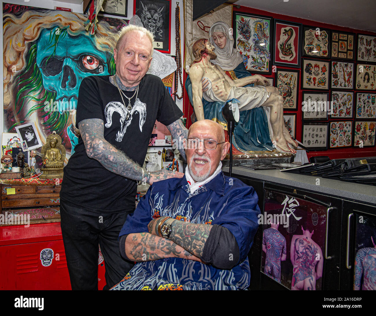 Tattooed bodys hi-res stock photography and images - Alamy