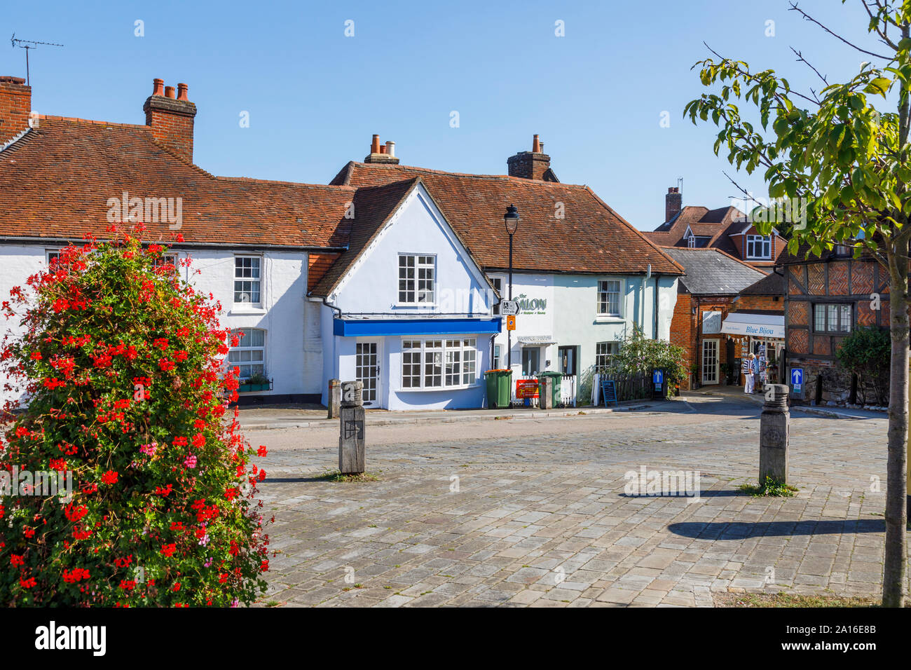 Hamble village hampshire england uk hi-res stock photography and images ...