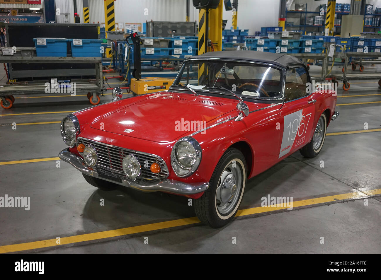 Honda factory cars hi-res stock photography and images - Alamy