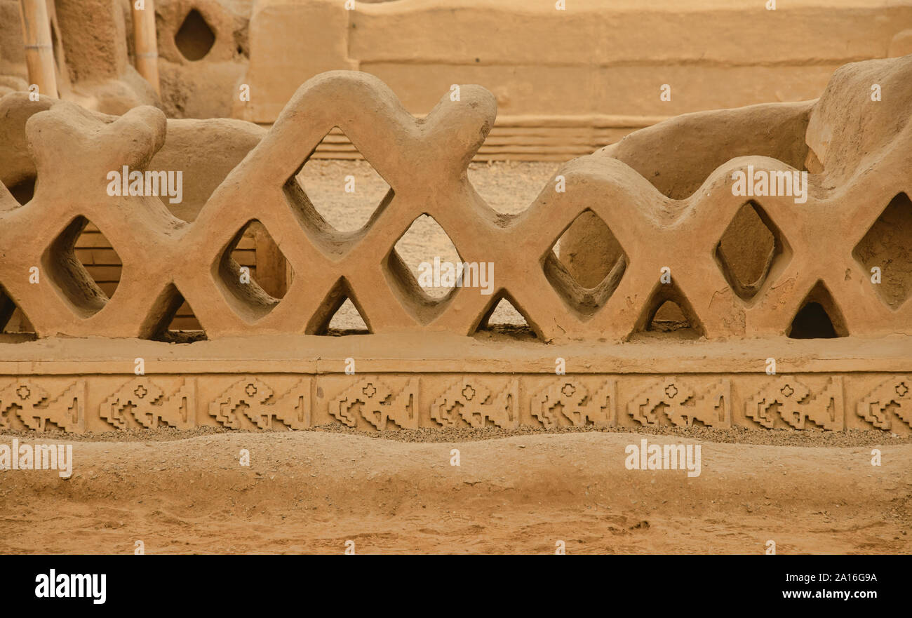 Adobe carvings at the ancient ruins of Chan Chan, Trujillo, Peru Stock ...