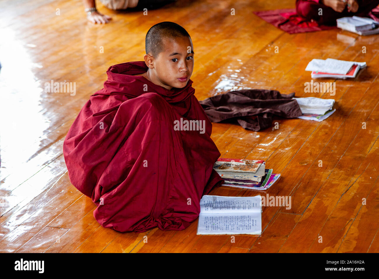 Child monk hi-res stock photography and images - Alamy