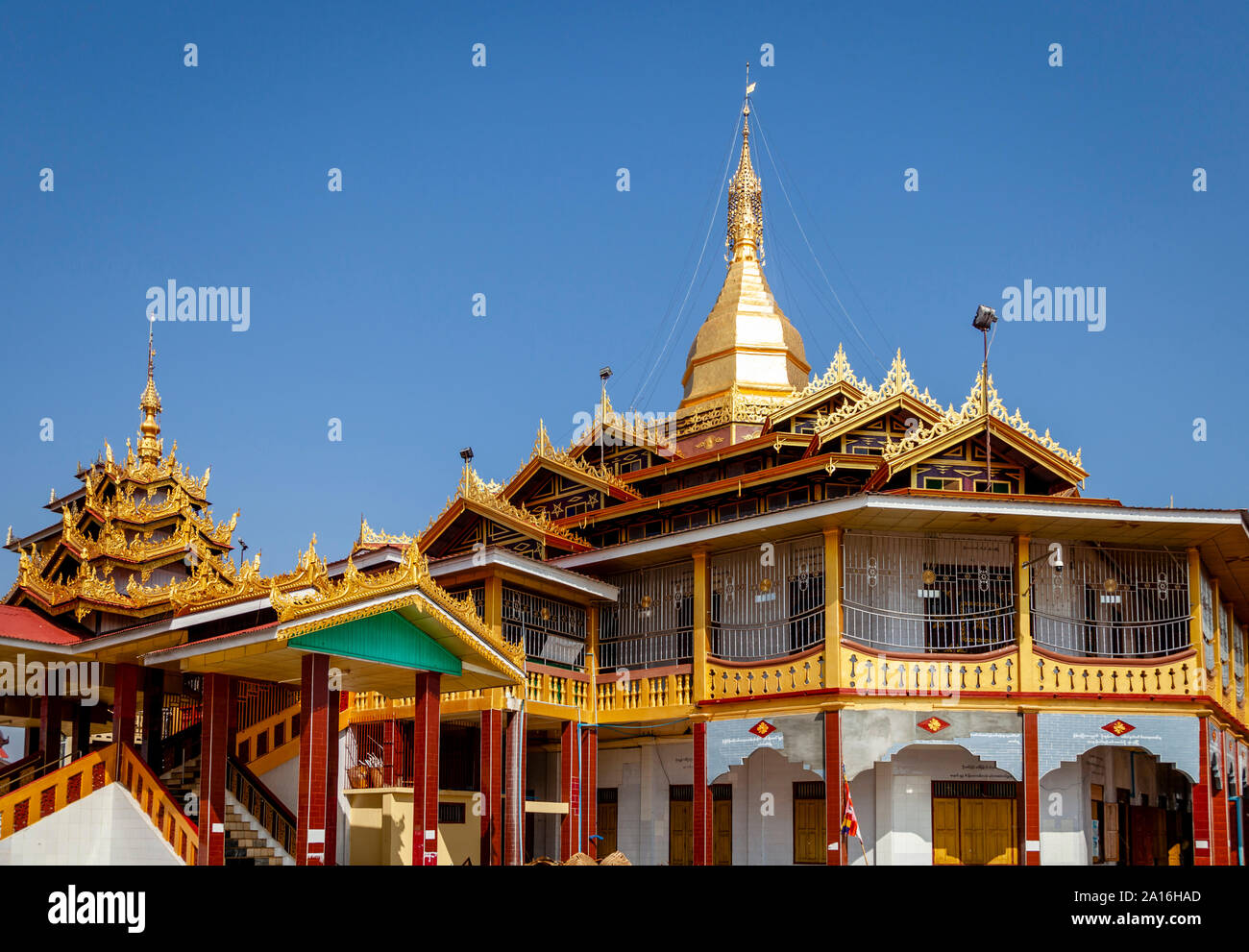 Phaung daw pagoda hi-res stock photography and images - Alamy