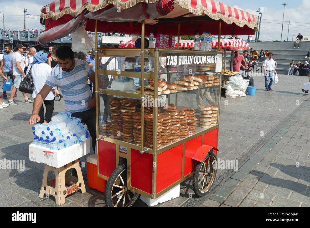 Bagel vendor street bread hi-res stock photography and images - Alamy