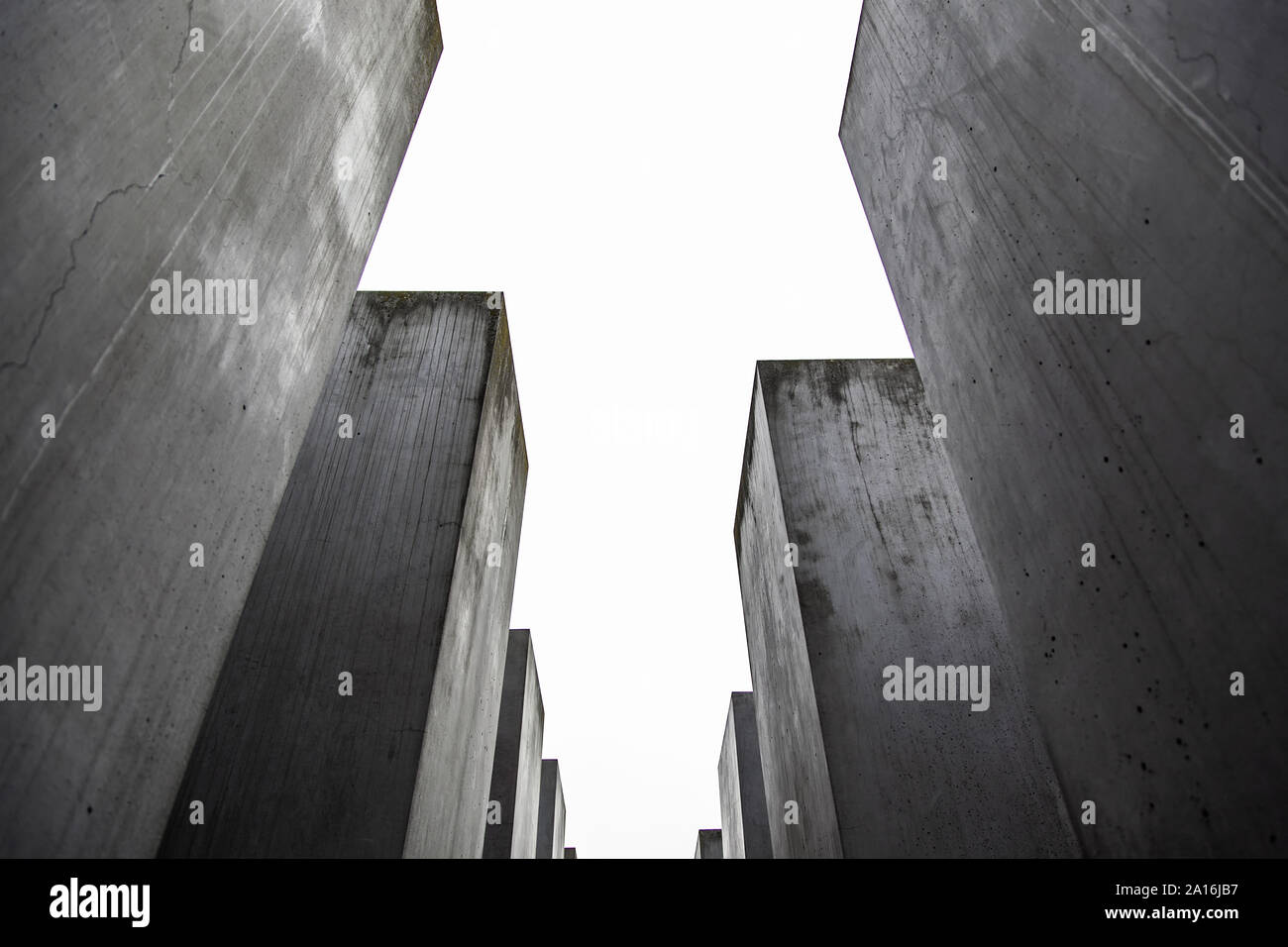 Brandenburg gate berlin grey sky hi-res stock photography and images ...