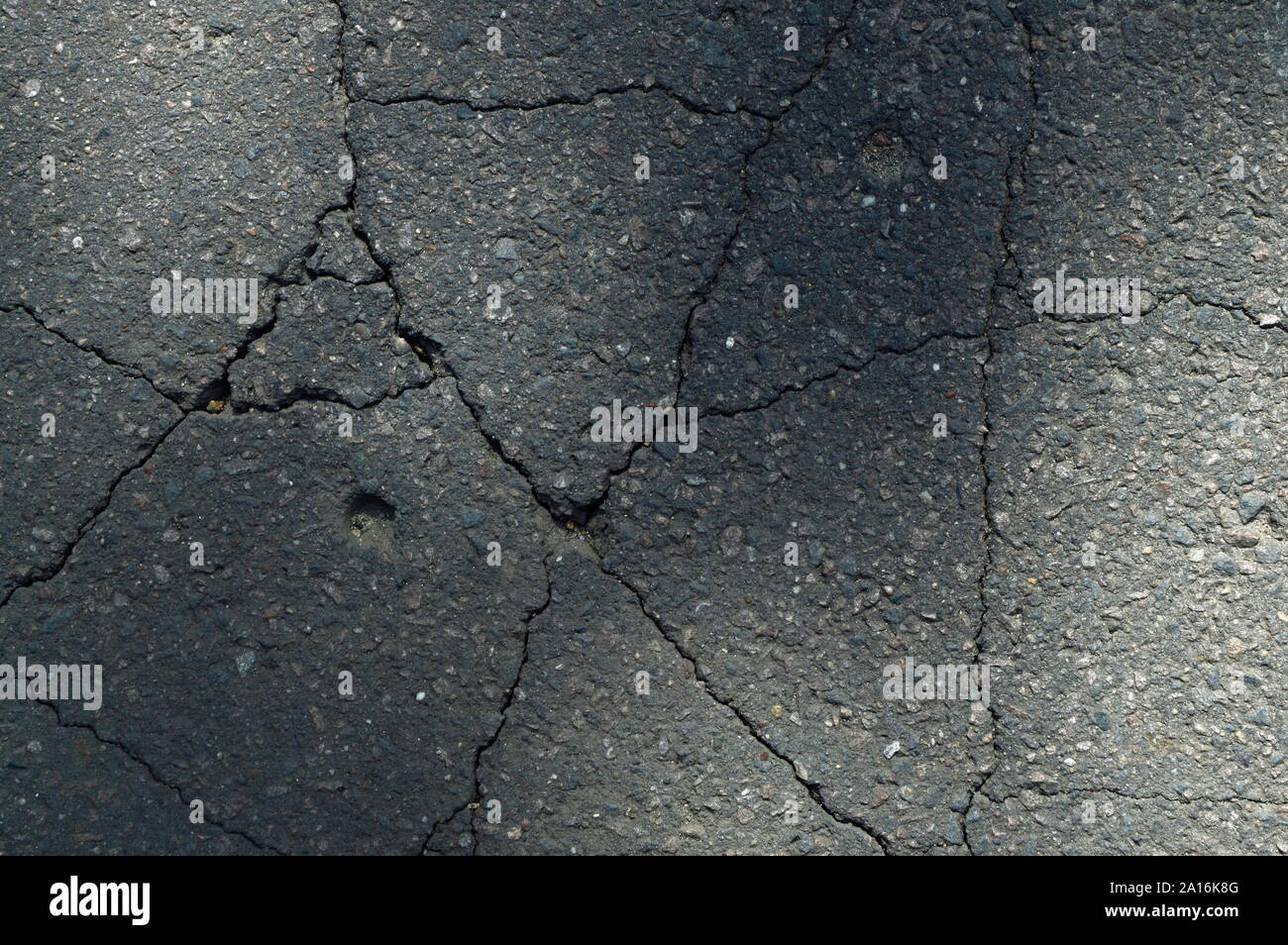 Wet asphalt texture hi-res stock photography and images - Alamy