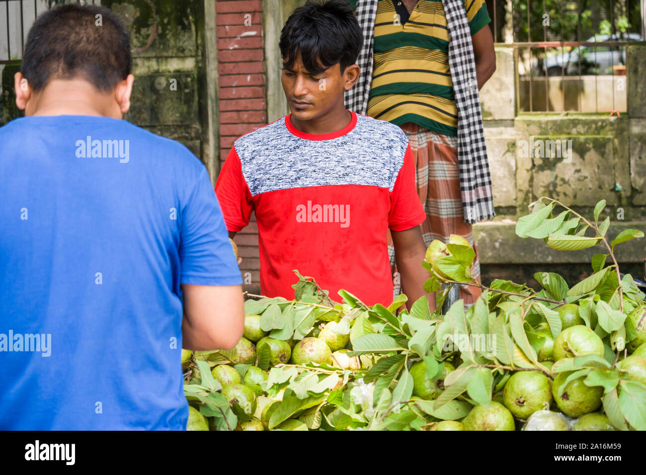Temporary food shop in the street, Dhaka, Bangladesh Stock Photo - Alamy