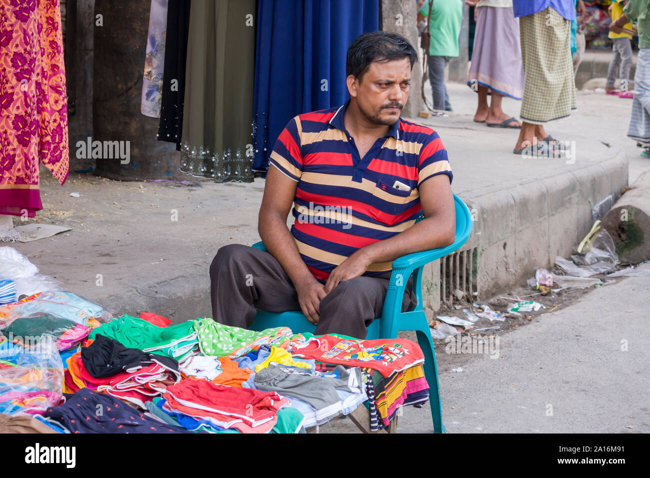 Temporary food shop in the street, Dhaka, Bangladesh Stock Photo - Alamy