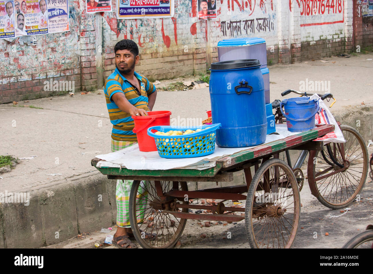 Street in old dhaka bangladesh hi-res stock photography and images - Alamy