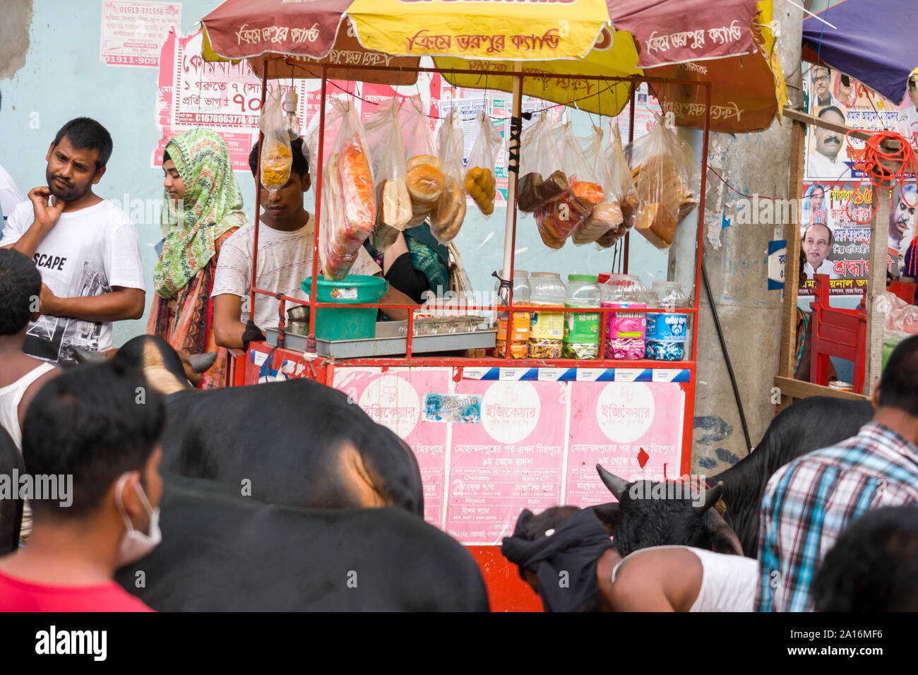 Temporary food shop in the street, Dhaka, Bangladesh Stock Photo - Alamy