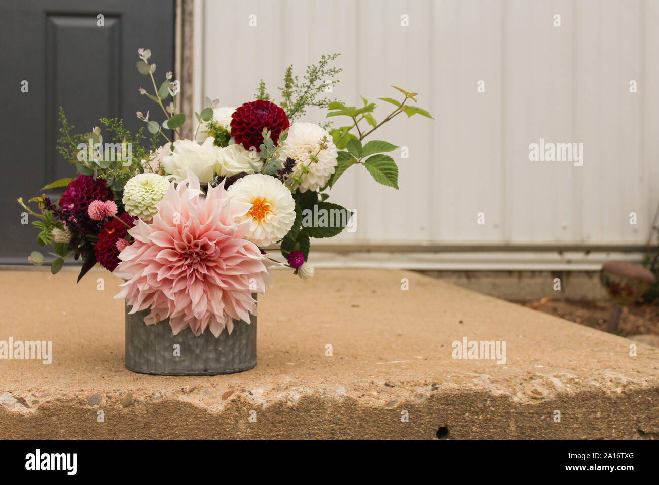 Mixed assorted flowers hi-res stock photography and images - Alamy