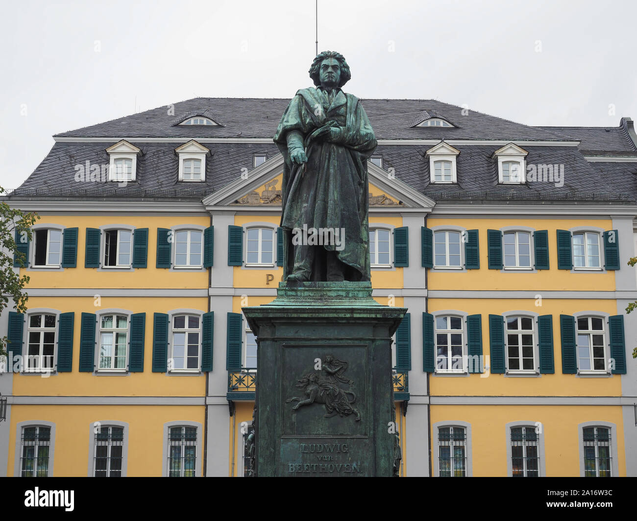 Beethoven Denkmal (unveiled 1845) bronze statue in Bonn, Germany Stock Photo - Alamy