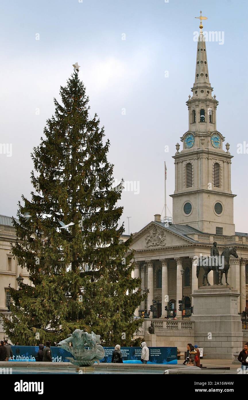 Christmas clarence house hi-res stock photography and images - Alamy