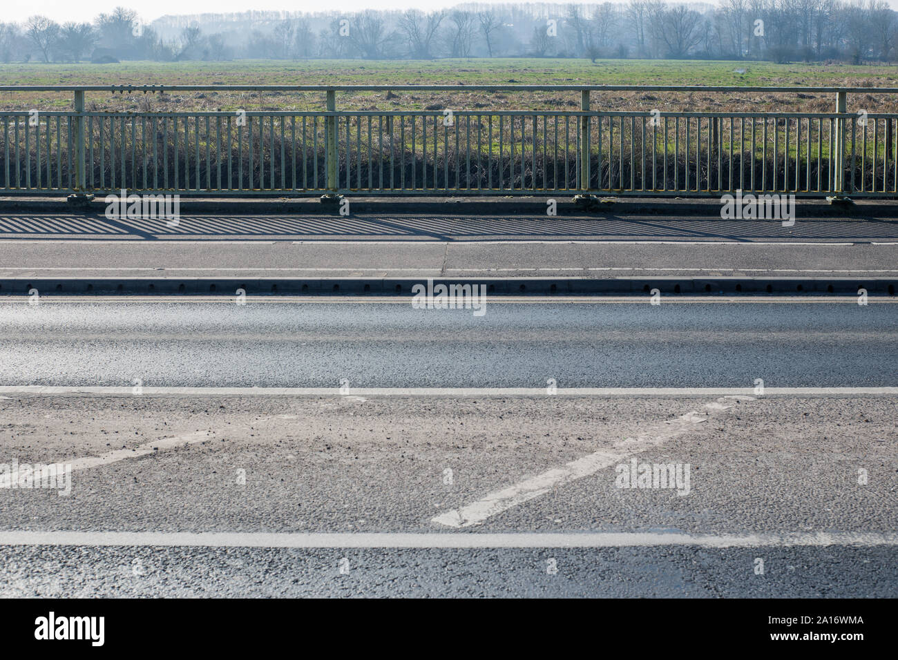 Road markings parallel hi-res stock photography and images - Alamy