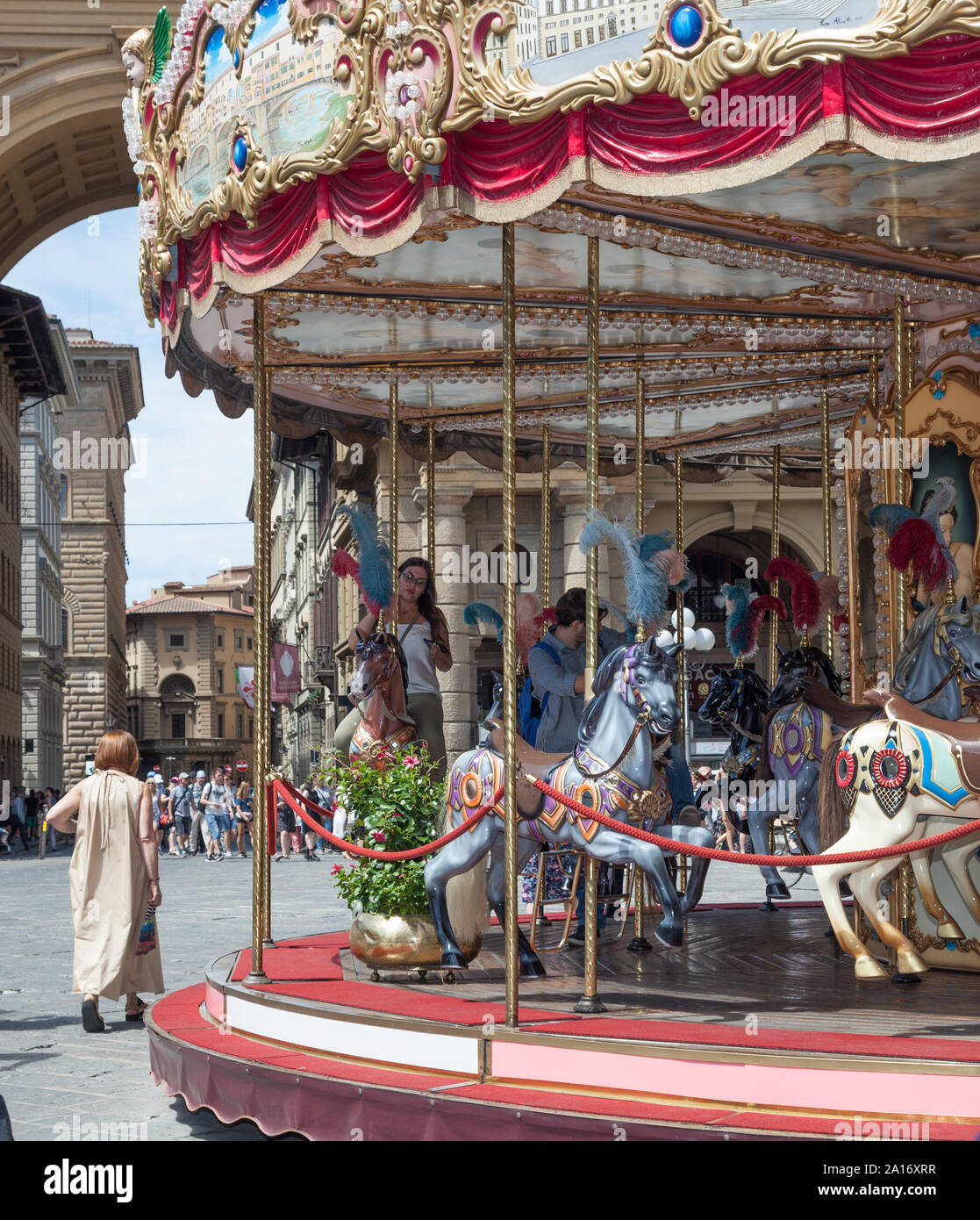 Piazza della repubblica palazzo del popolo hi-res stock photography and ...