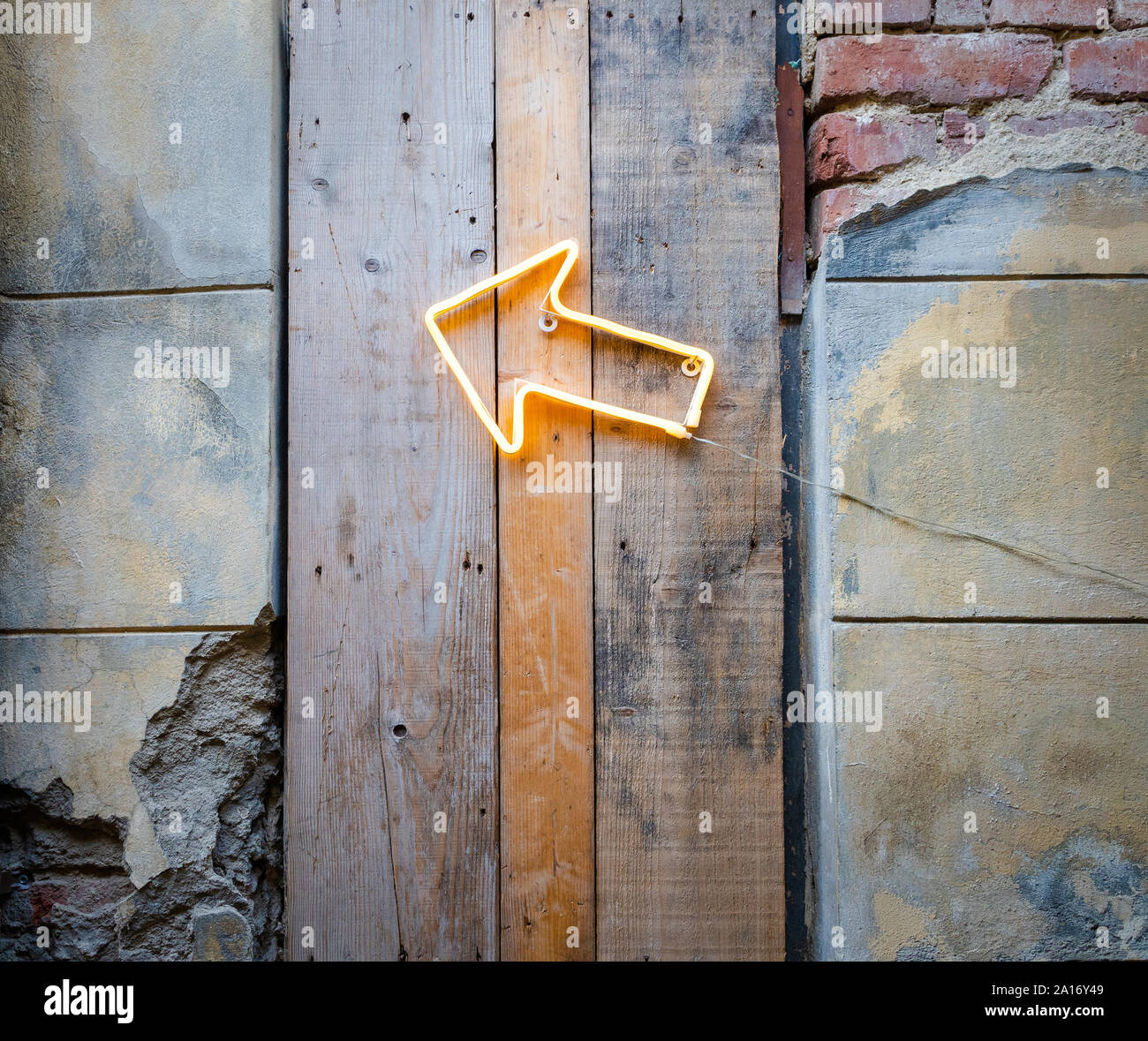 Arrow wall decoration hi-res stock photography and images - Alamy