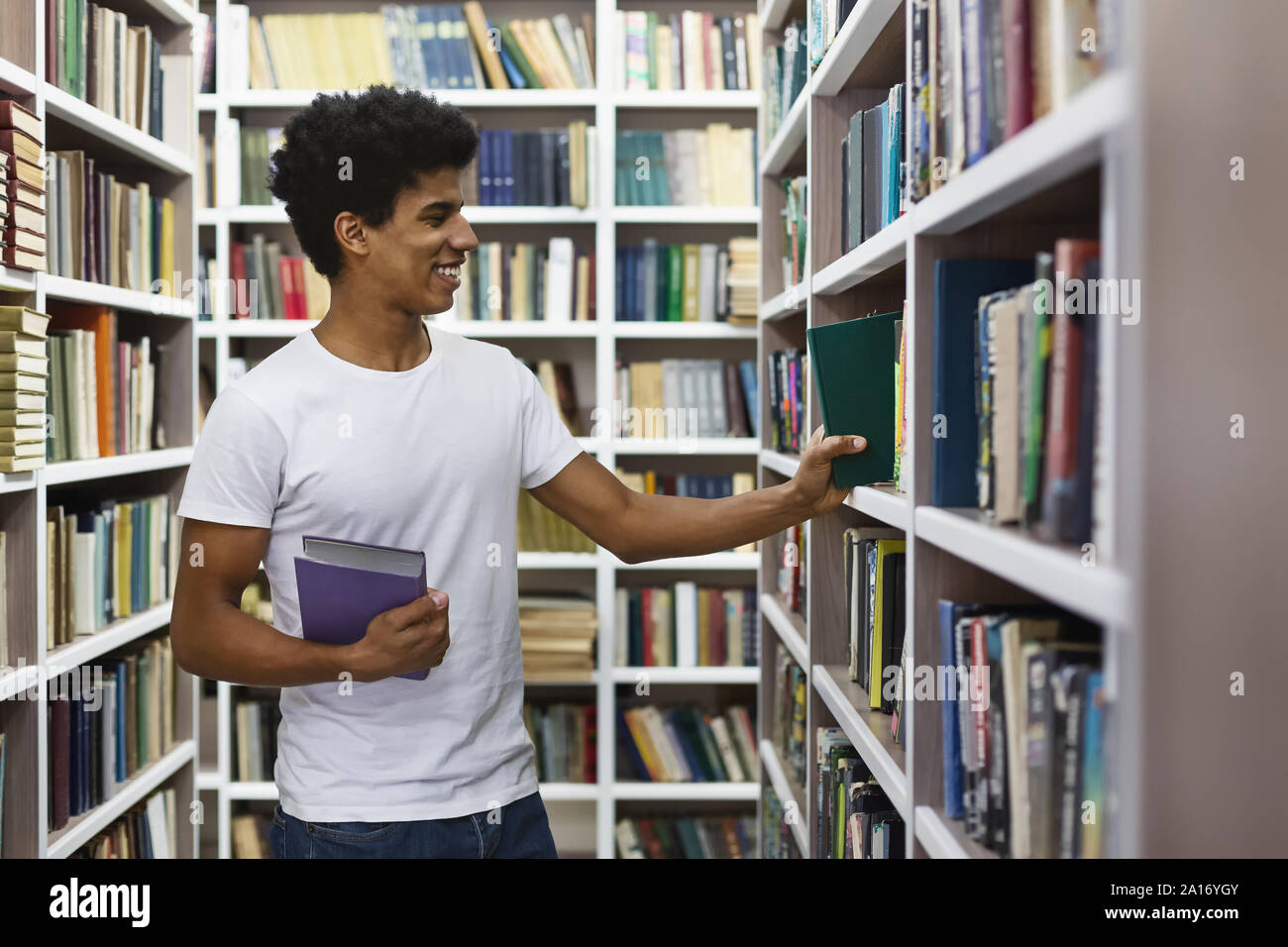 Black man studying in library hi-res stock photography and images - Alamy