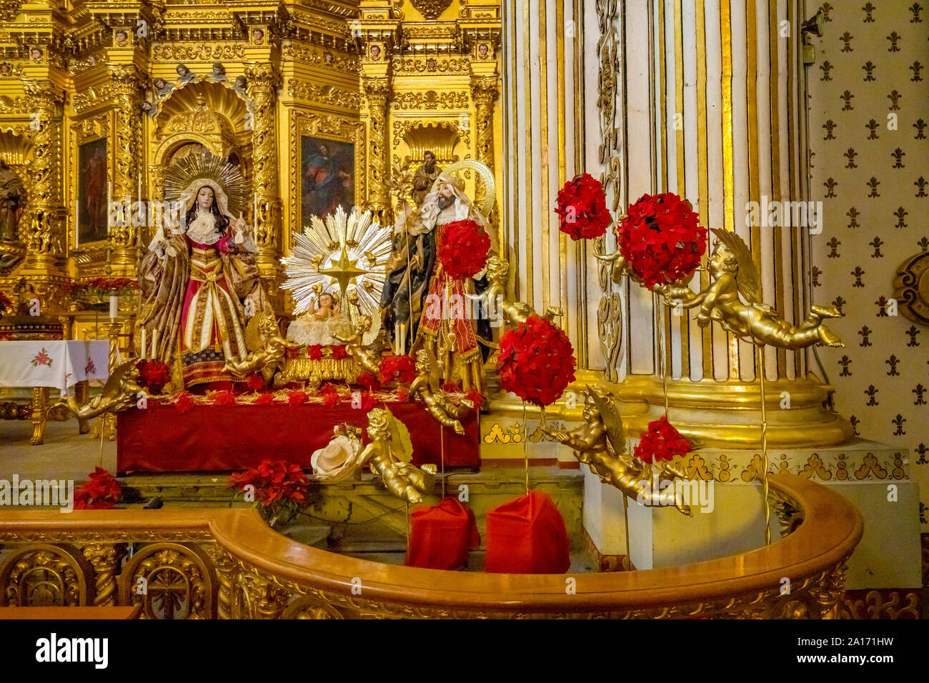 Red Christmas Creche Nativity Decorations Santo Domingo de Guzman Back ...