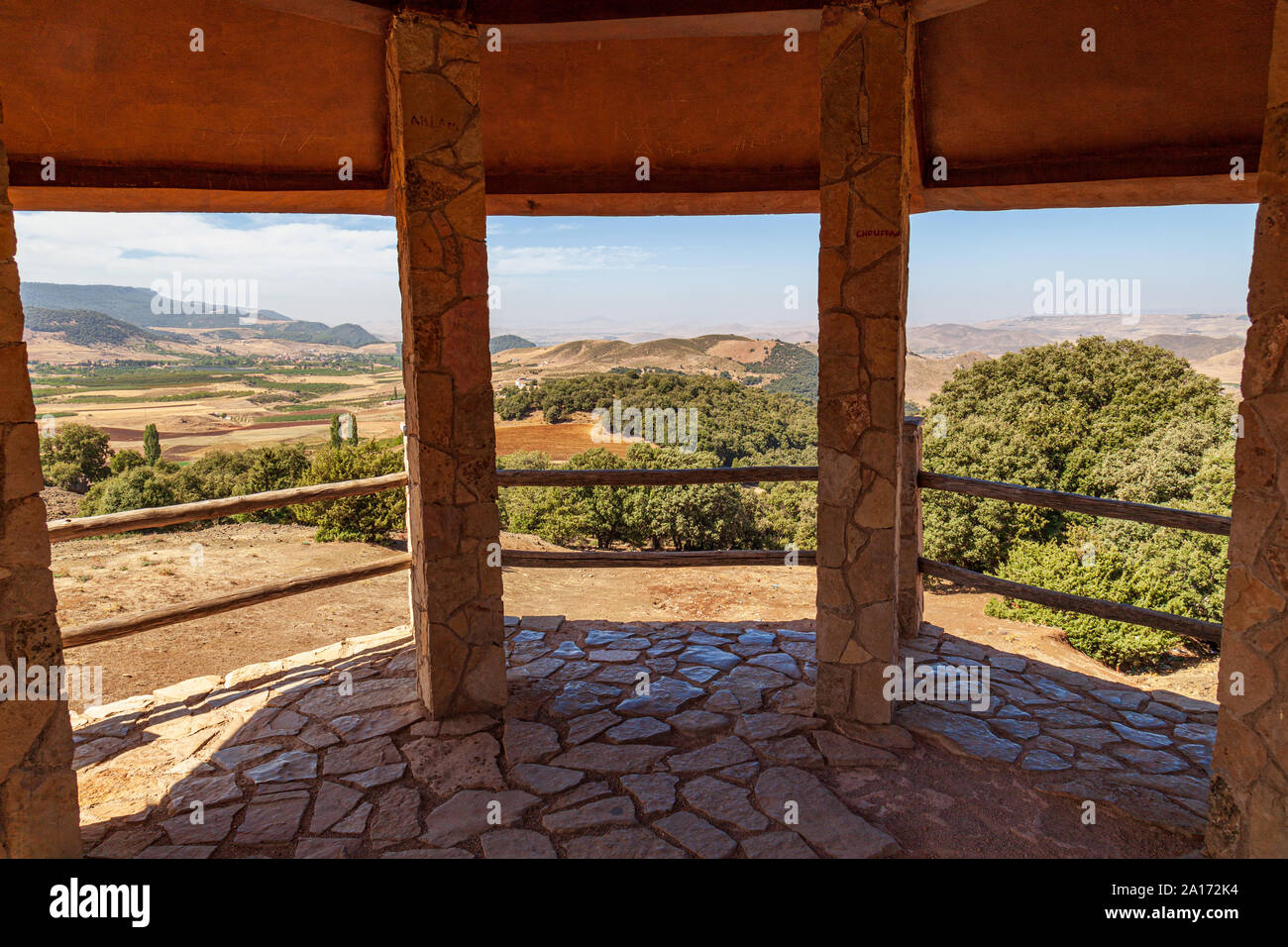 Middle atlas mountains hi-res stock photography and images - Alamy