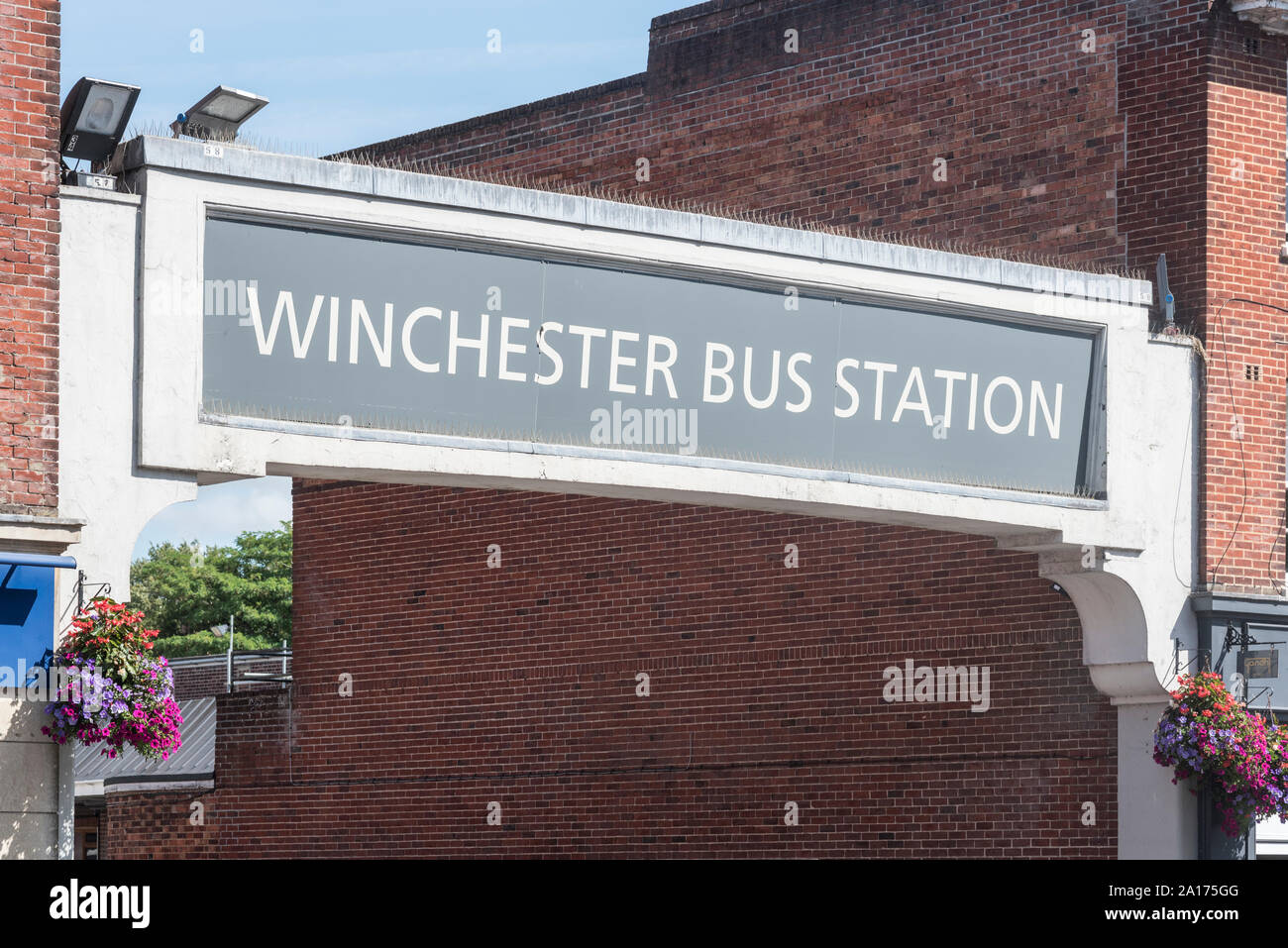 Winchester bus station hi-res stock photography and images - Alamy