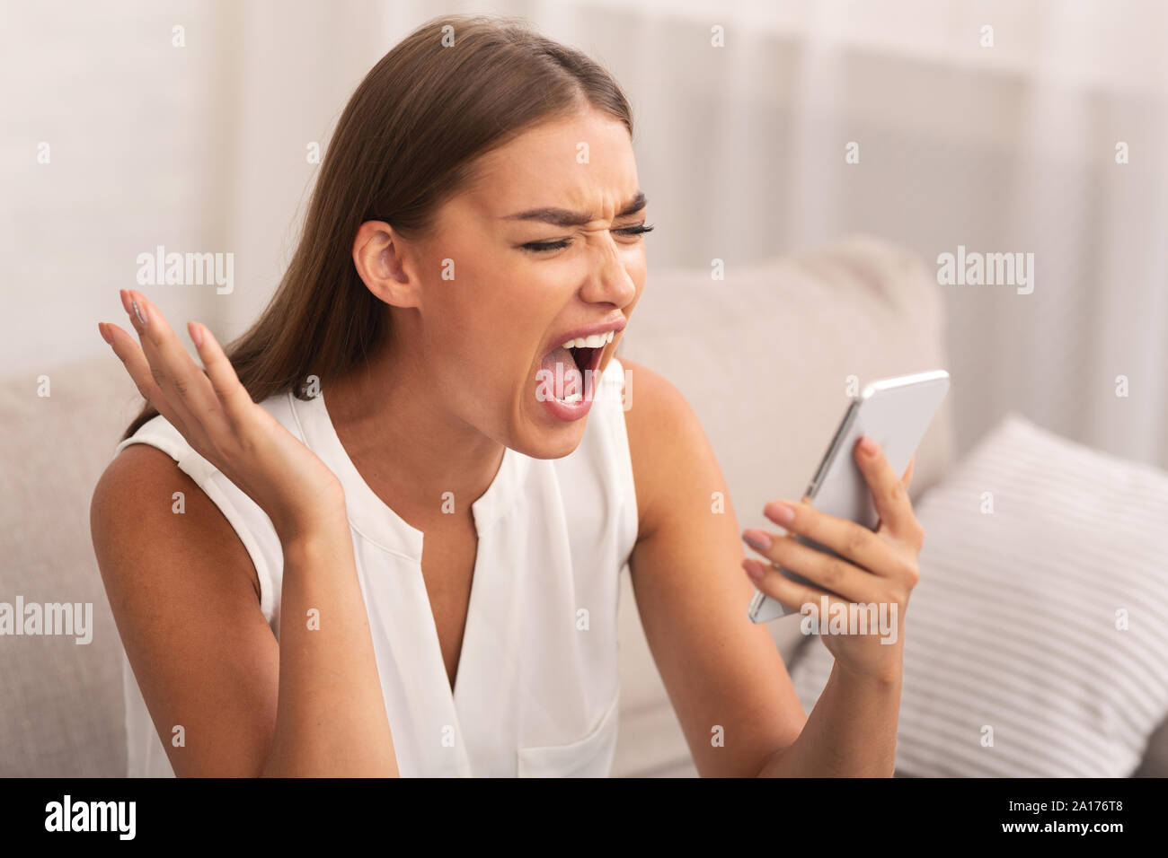 Angry woman shouting hi-res stock photography and images - Alamy