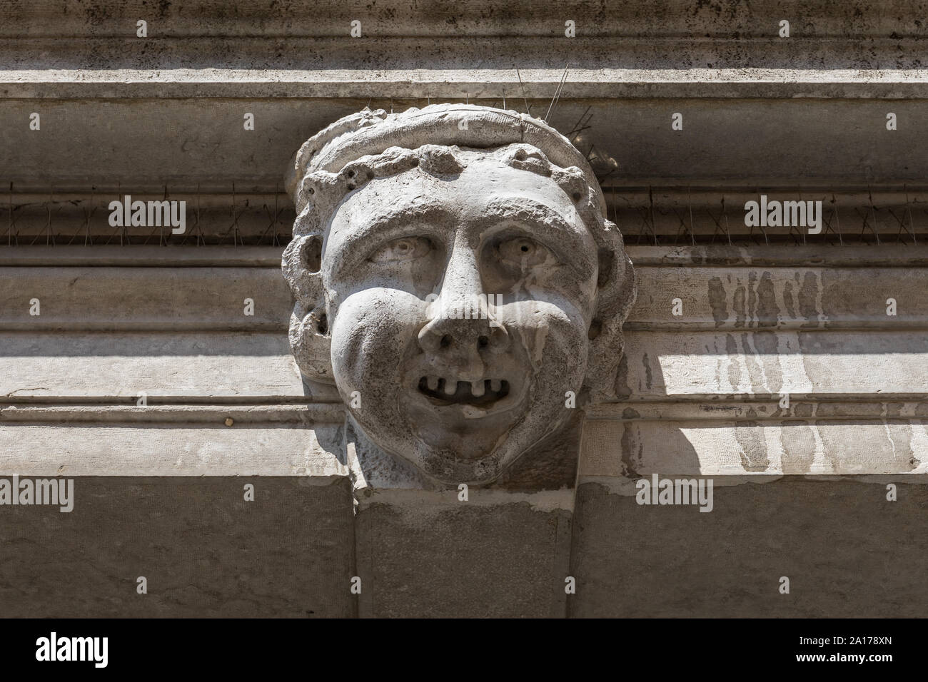 The statue of a mans head hi-res stock photography and images - Alamy