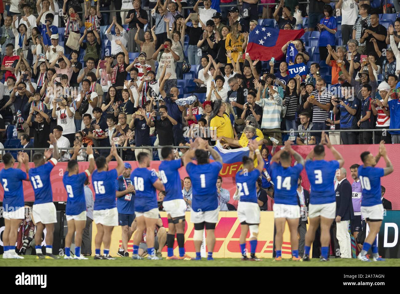 Supporters japan cheer team world hi-res stock photography and images ...