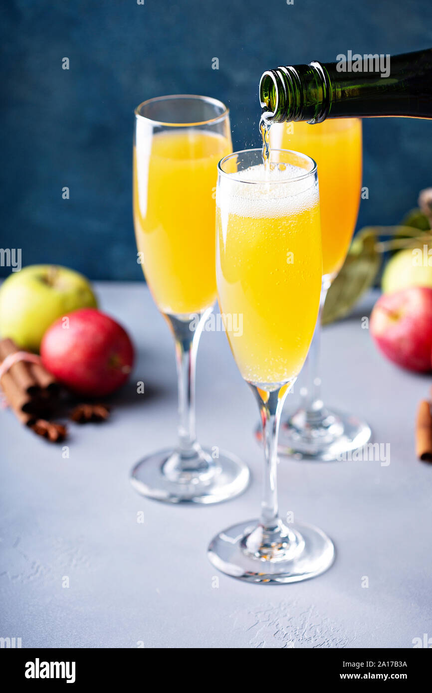 Mimosa in flute hi-res stock photography and images - Alamy