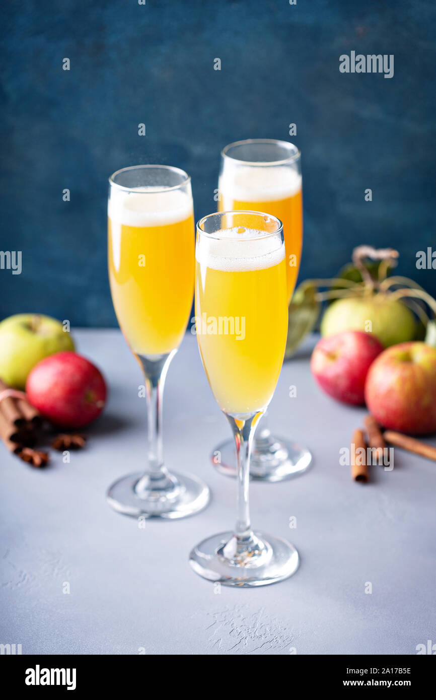 Mimosa in flute hi-res stock photography and images - Alamy