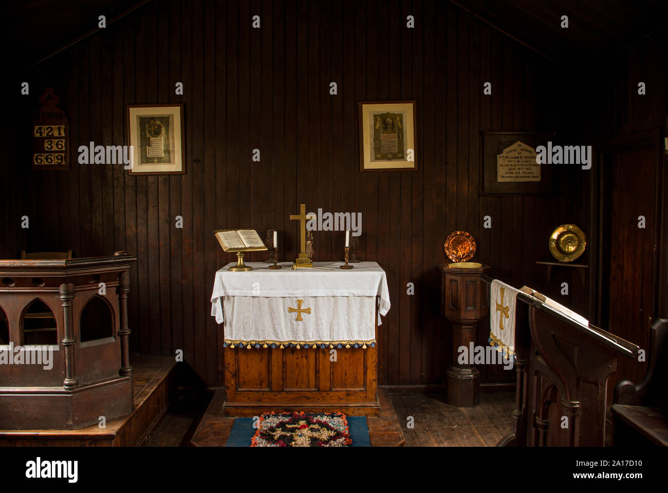 Old wooden cross catholic hi-res stock photography and images - Alamy