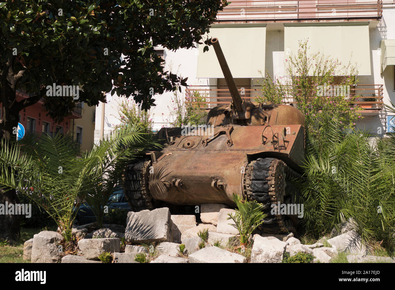 Sherman battle tank hi-res stock photography and images - Alamy
