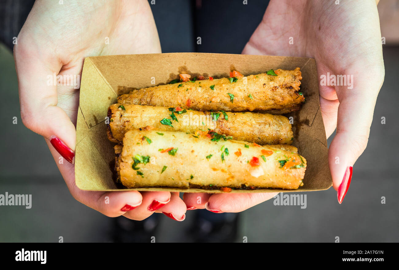 Deep fried spring rolls hi-res stock photography and images - Alamy