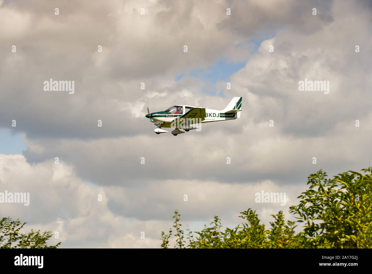 Robin dr400 hi-res stock photography and images - Alamy