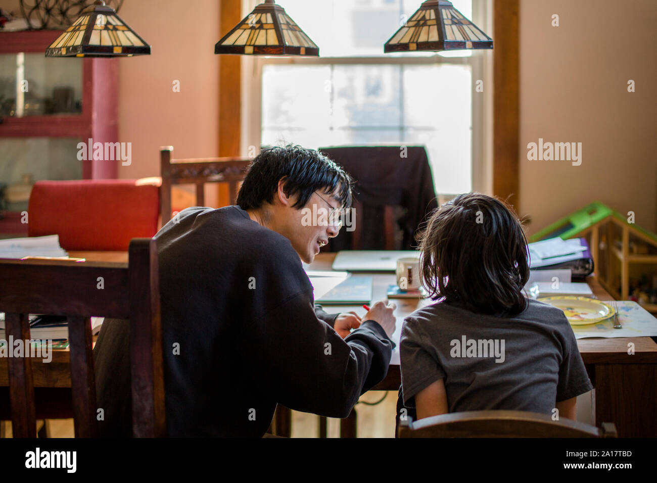 Father boy explaining teen hi-res stock photography and images - Alamy