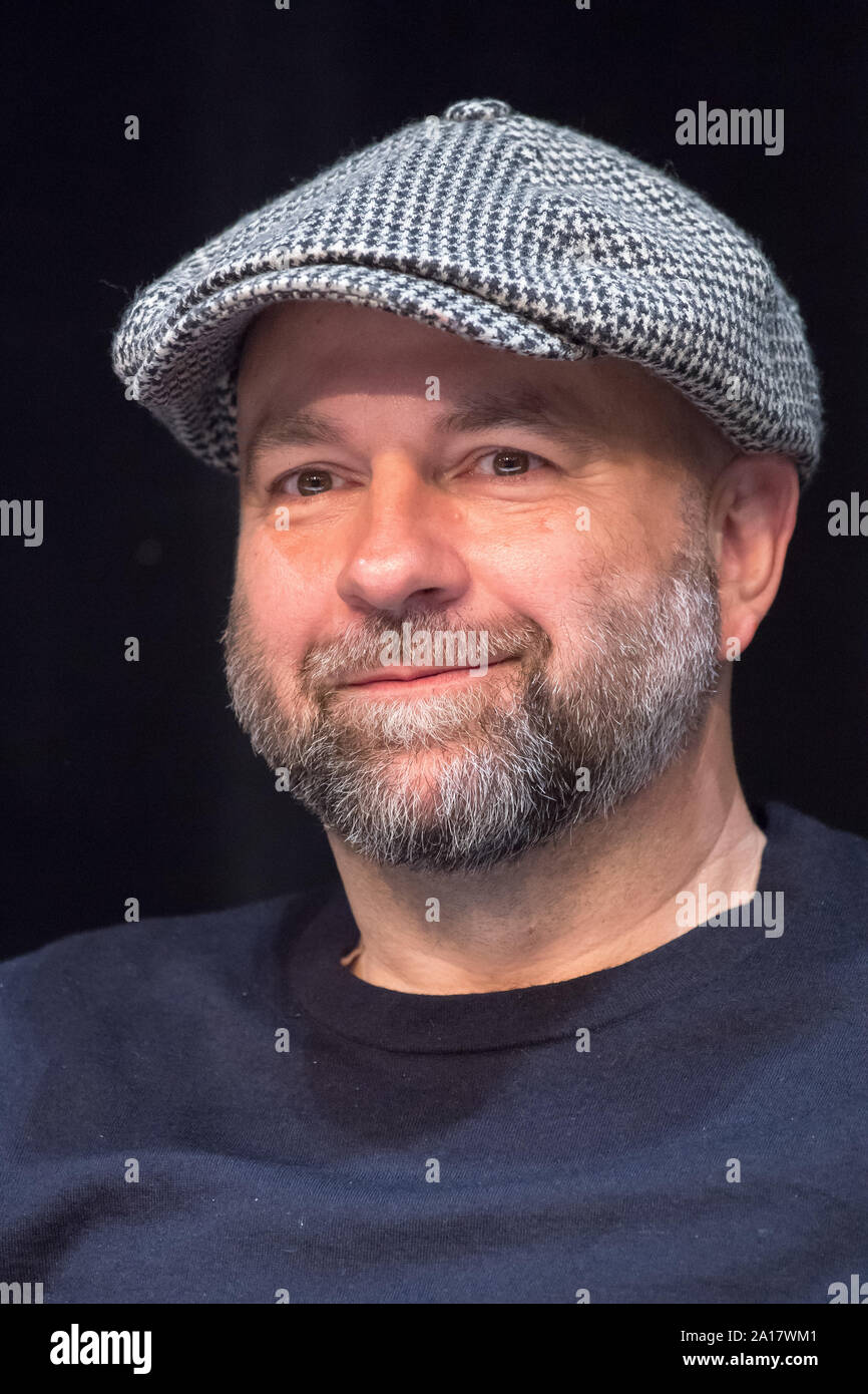 Showbusiness hi-res stock photography and images - Alamy