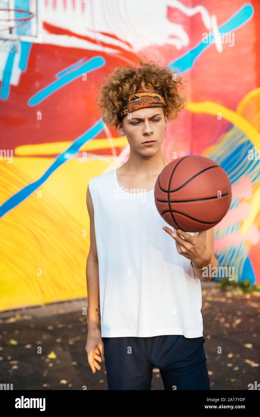 Curvy graffiti hi-res stock photography and images - Alamy