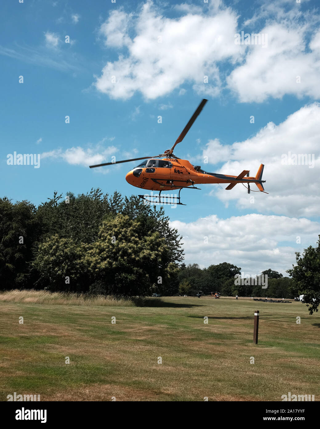 Low flying helicopter chopper hi-res stock photography and images - Alamy