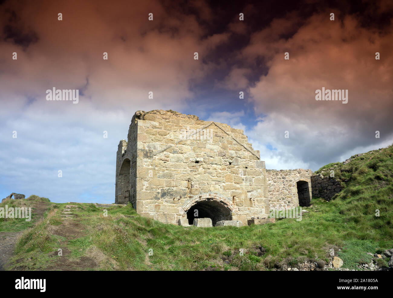 Tin mine chimney and ocean hi-res stock photography and images - Alamy