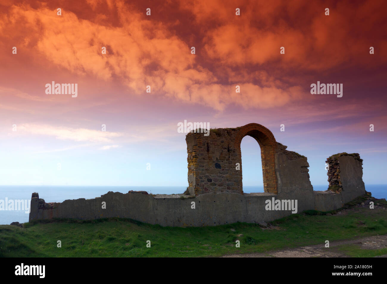 Abandoned Tin Mining Building, Geevor Mine between Botallack and ...