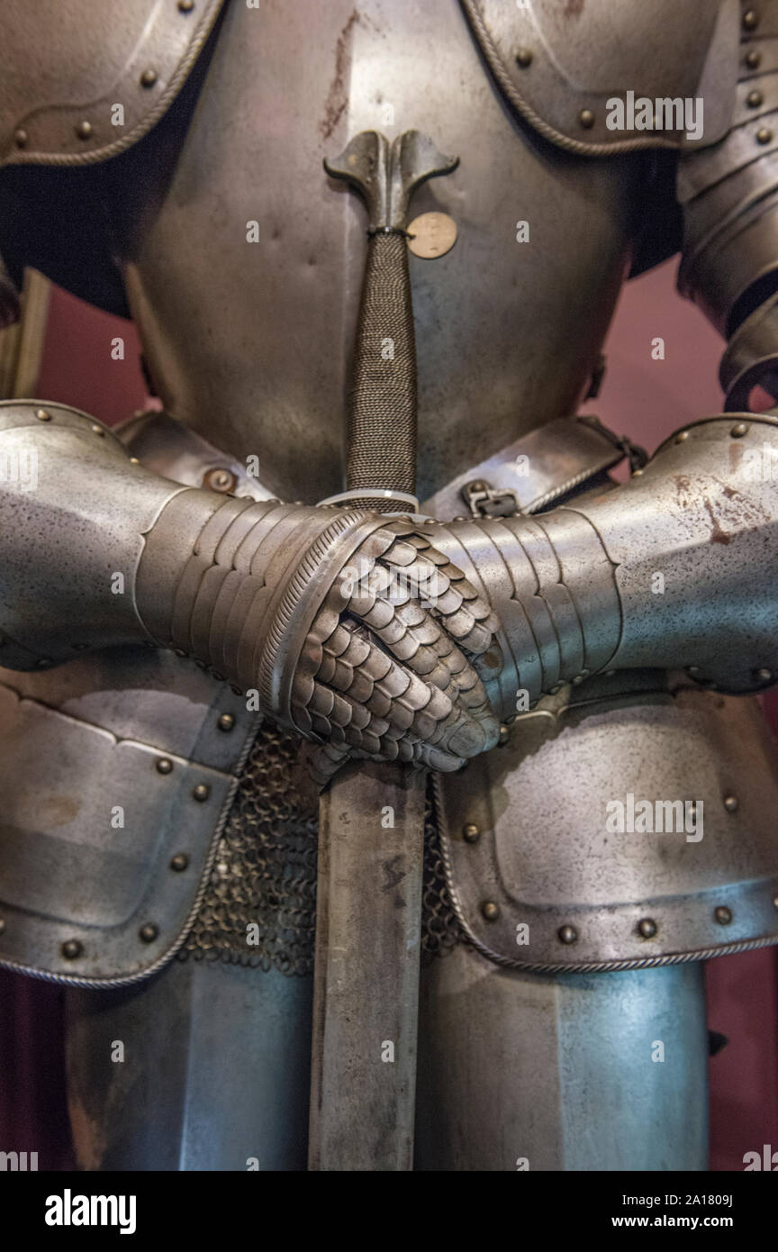 Medieval steel armor helmet hi-res stock photography and images - Alamy