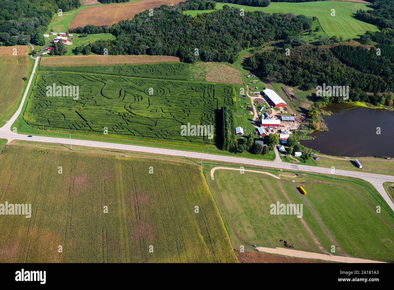 Field maze overhead hi-res stock photography and images - Alamy
