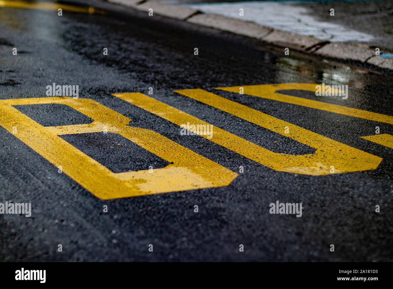 Bus sign hi-res stock photography and images - Alamy