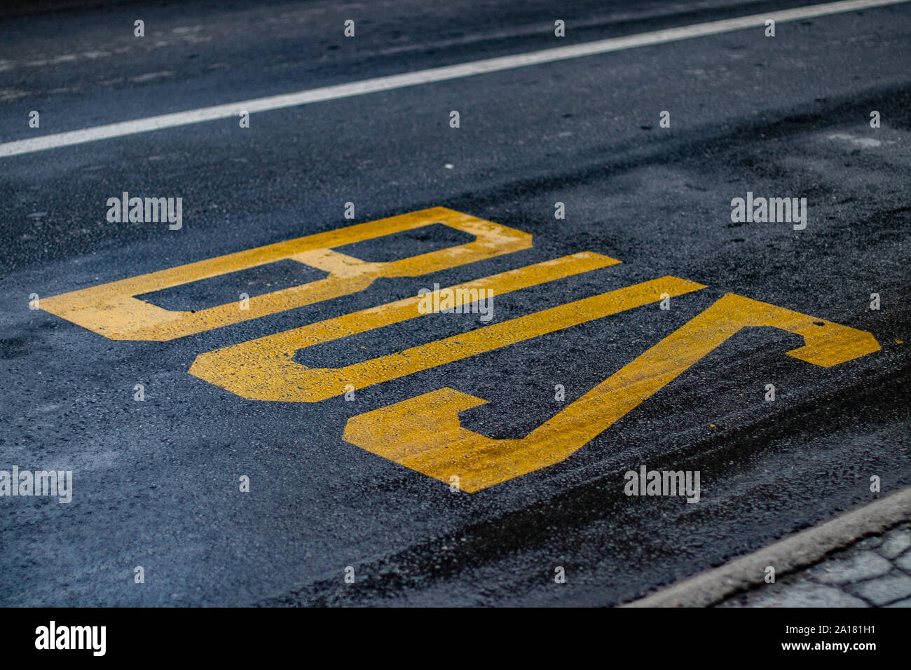 Bus sign hi-res stock photography and images - Alamy