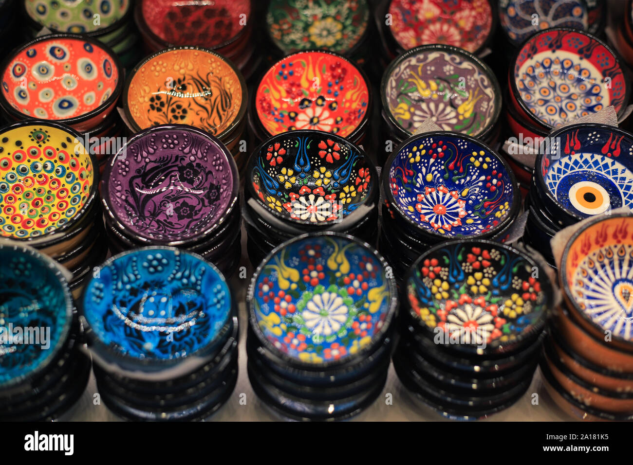 Turkish colorful ornamental ceramic souvenir plates in a store Stock ...