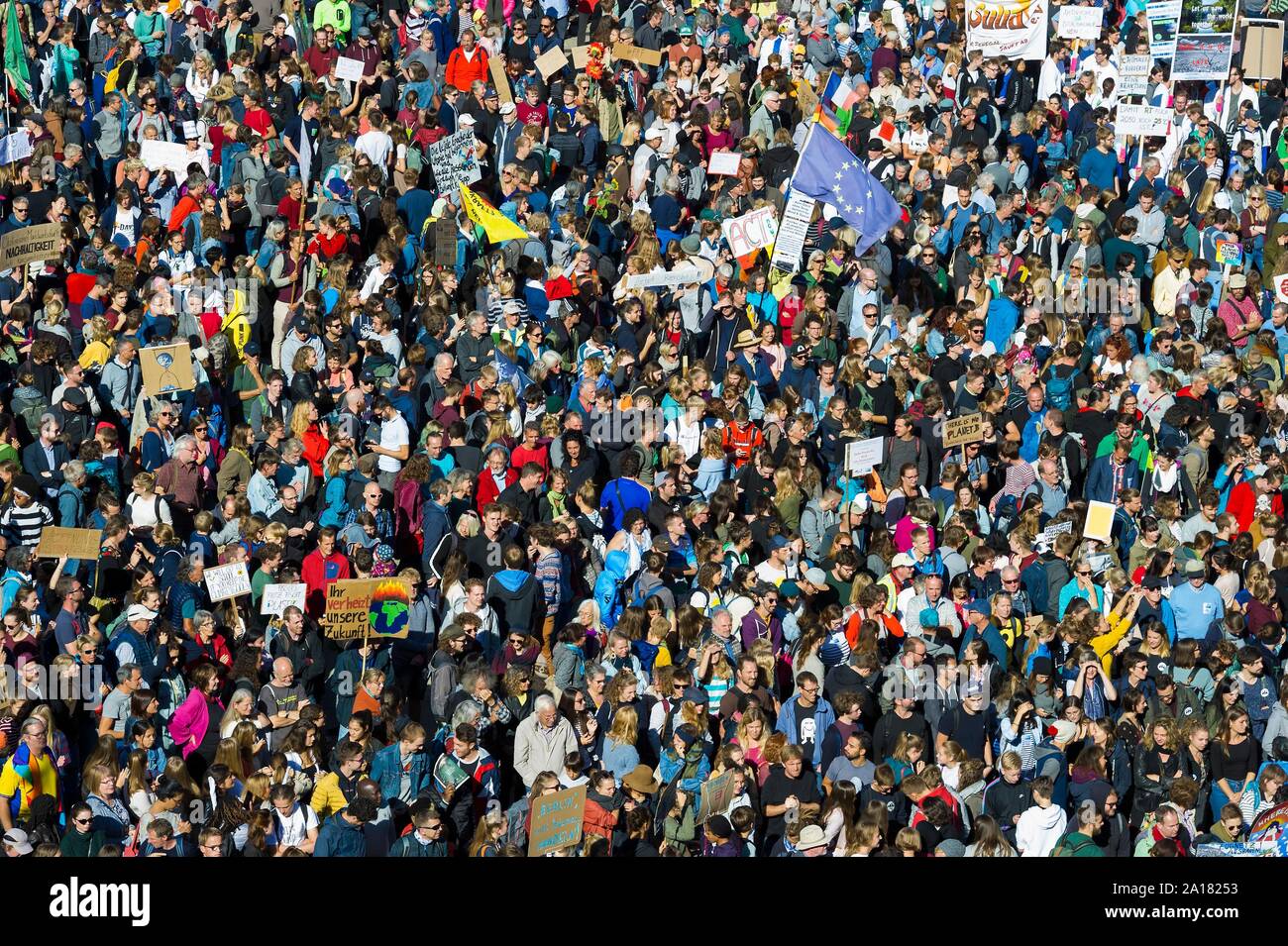 Topview crowd protest hi-res stock photography and images - Alamy