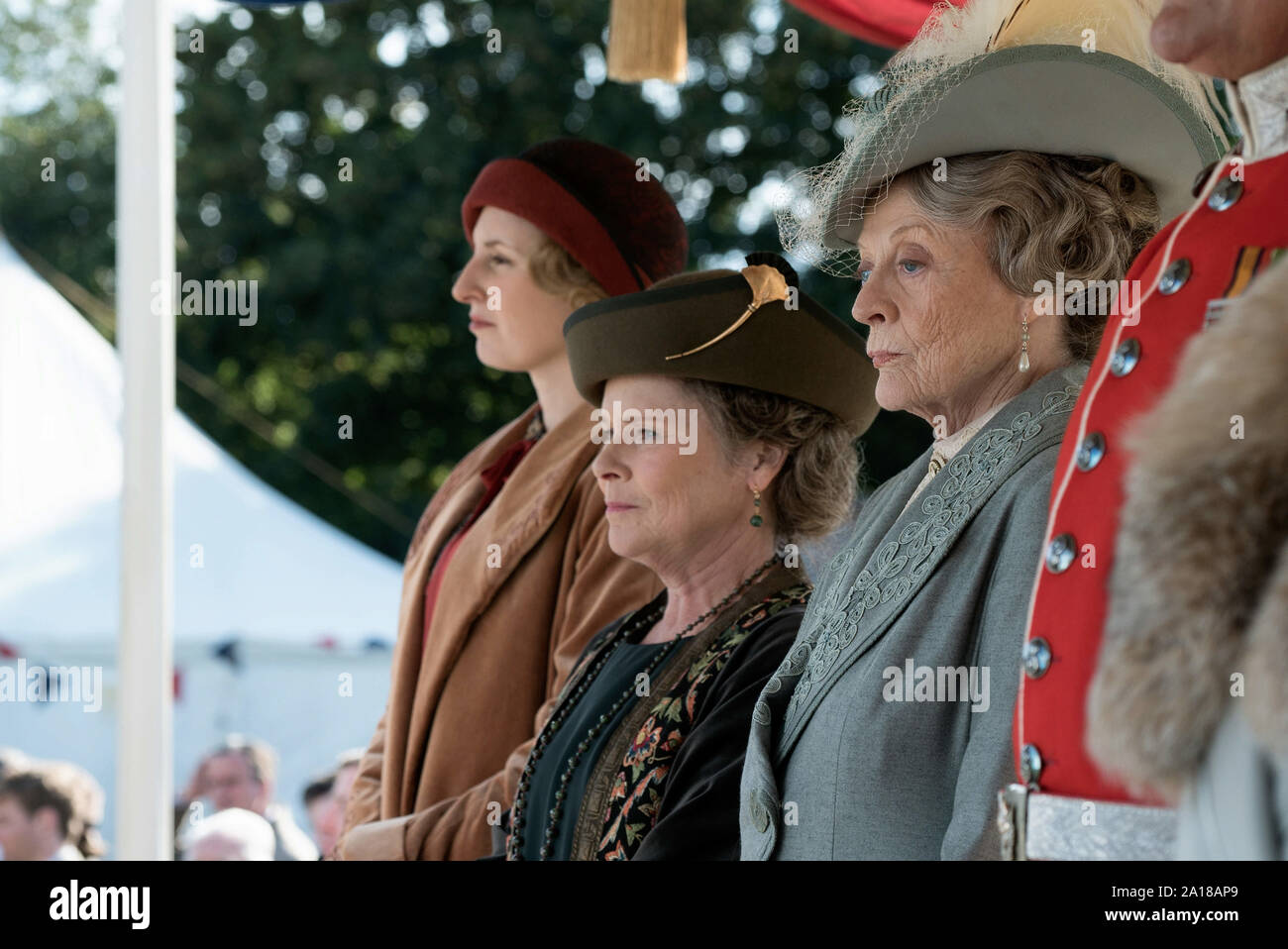 Maggie smith downton abbey hi-res stock photography and images - Alamy