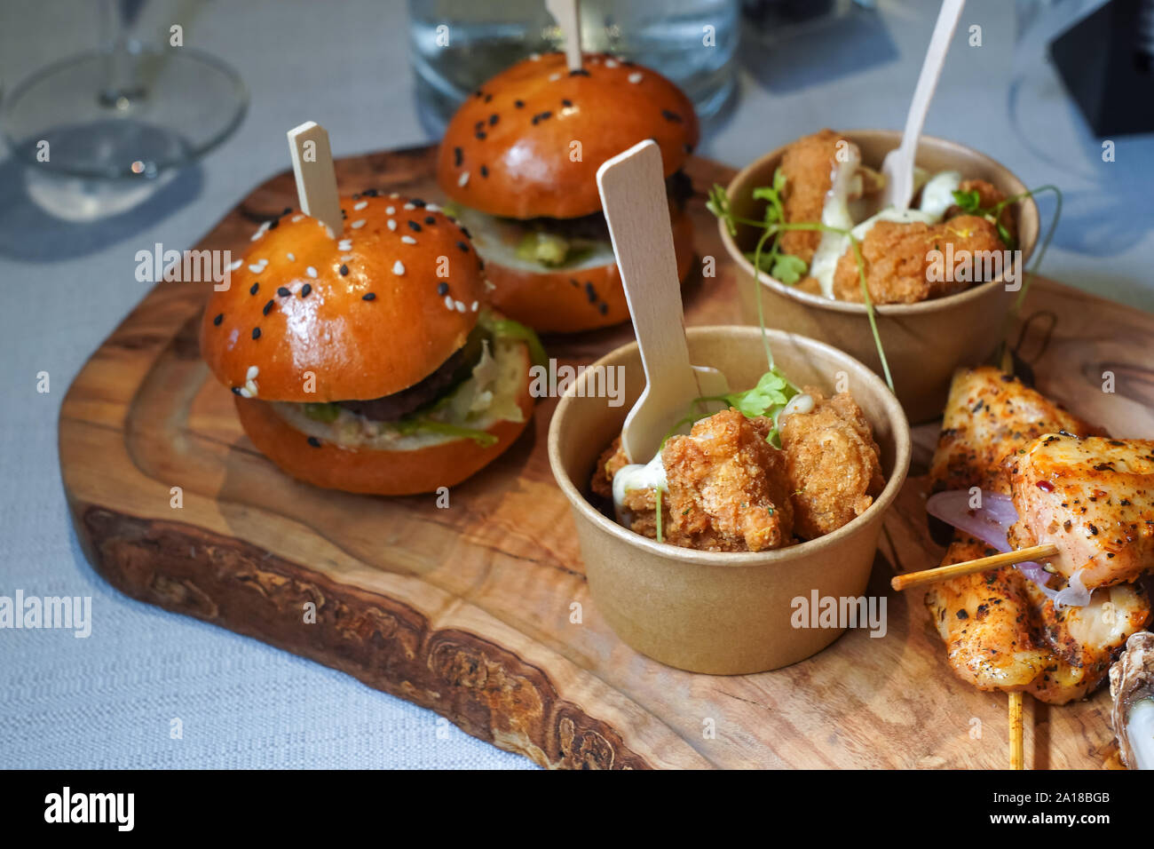 Tiny chicken burgers hi-res stock photography and images - Alamy