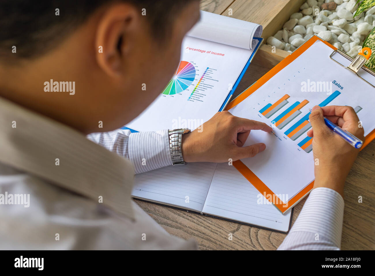 Chart paper columns hi-res stock photography and images - Alamy